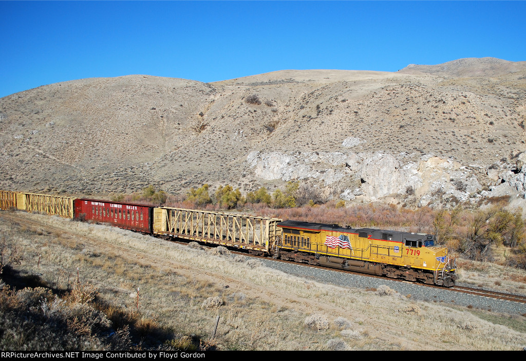 DPU UP 7719 pushes on westbound UP freight